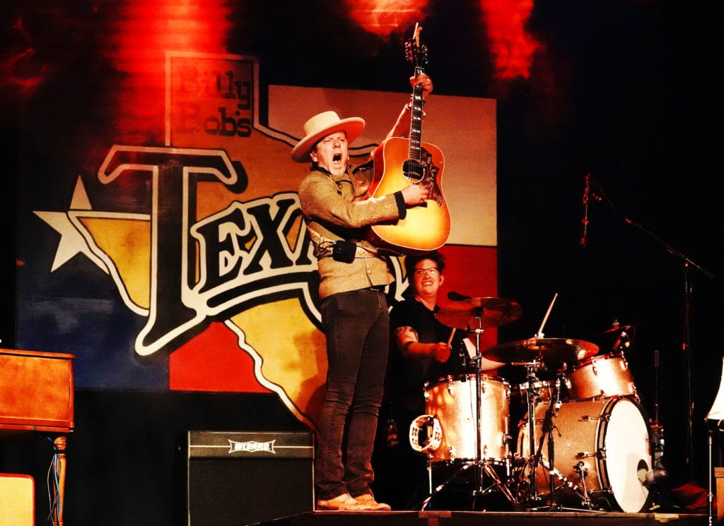 Cowboy Kiefer Sutherland Sounds Right At Home At Billy Bob’s – The ...